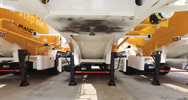 Panda 3 axles 45 cubic 55 Ton Cement Bulker for Sale